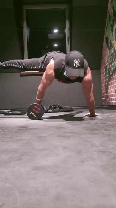 Fit Guy Performs Brilliant One-Handed Push-Up Tricks | Jukin Licensing