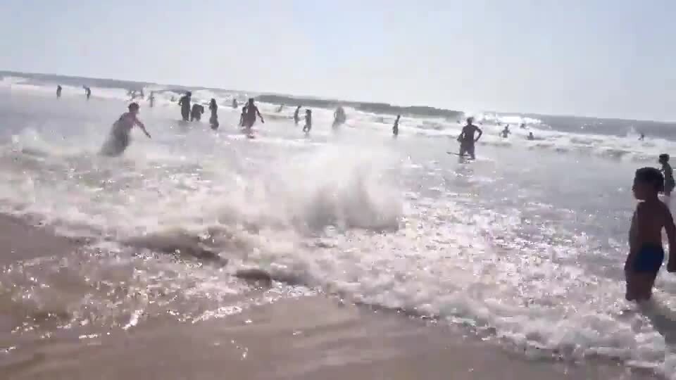 Dive in Shallow Ocean Wave Fail | Jukin Licensing