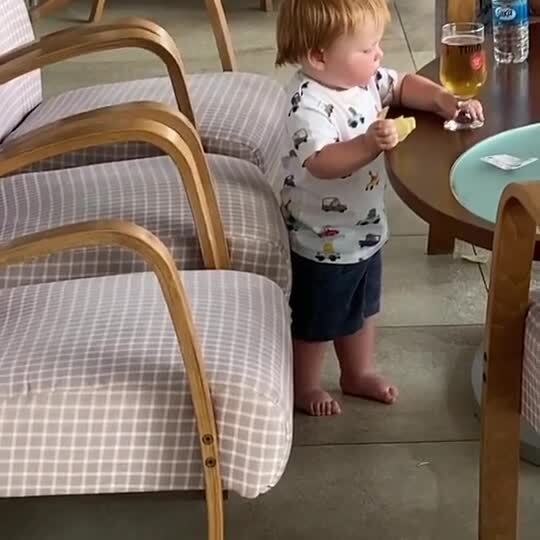 Little Kid Drops Glass of Beer | Jukin Licensing