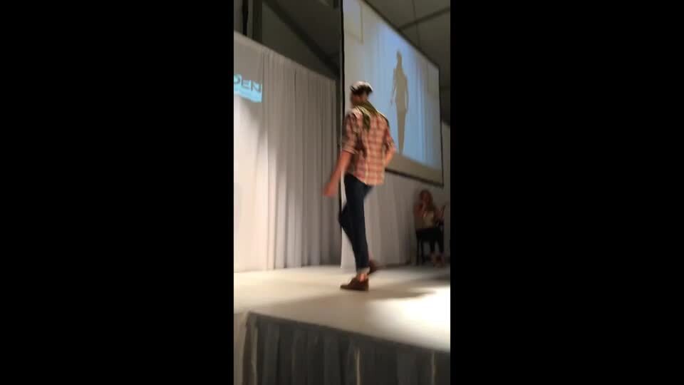 Model Falls Off Catwalk | Jukin Licensing
