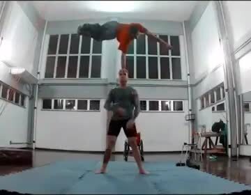 Duo Showcases Amazing Acrobalance Skills | Jukin Licensing