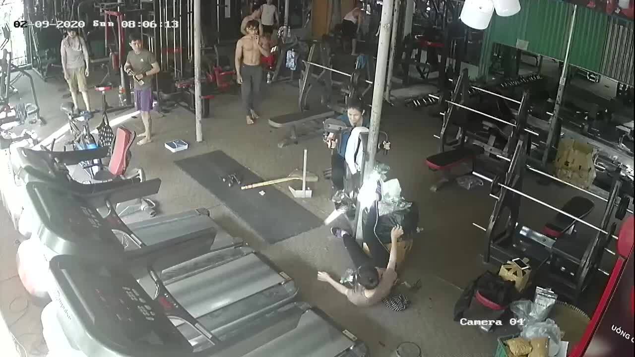 Treadmill Too Fast for Unsuspecting Woman | Jukin Licensing