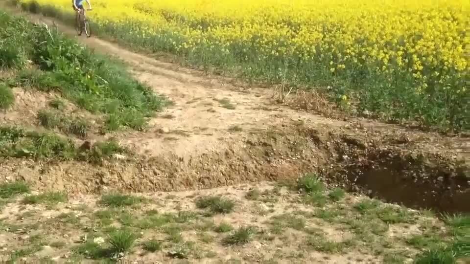 Mountain Bike Dirt Gap Jump Faceplant | Jukin Licensing