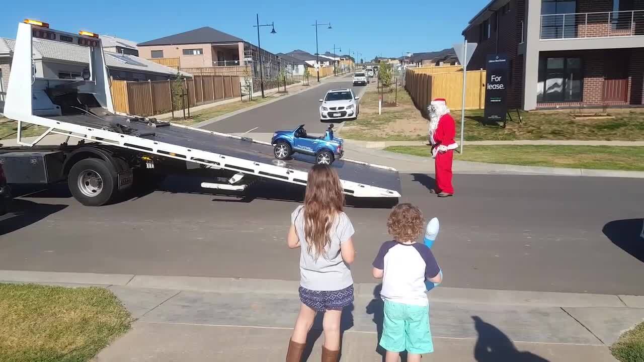 Santa Brings Out Heavy Machinery | Jukin Licensing