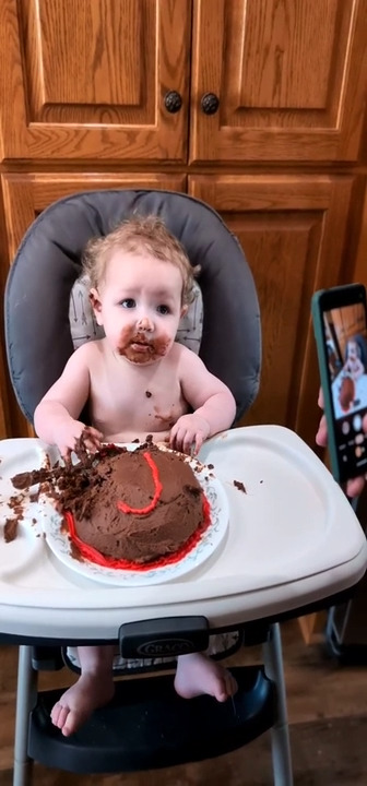 Baby Sneezes on Birthday Cake Getting Snot Everywhere | Jukin Licensing