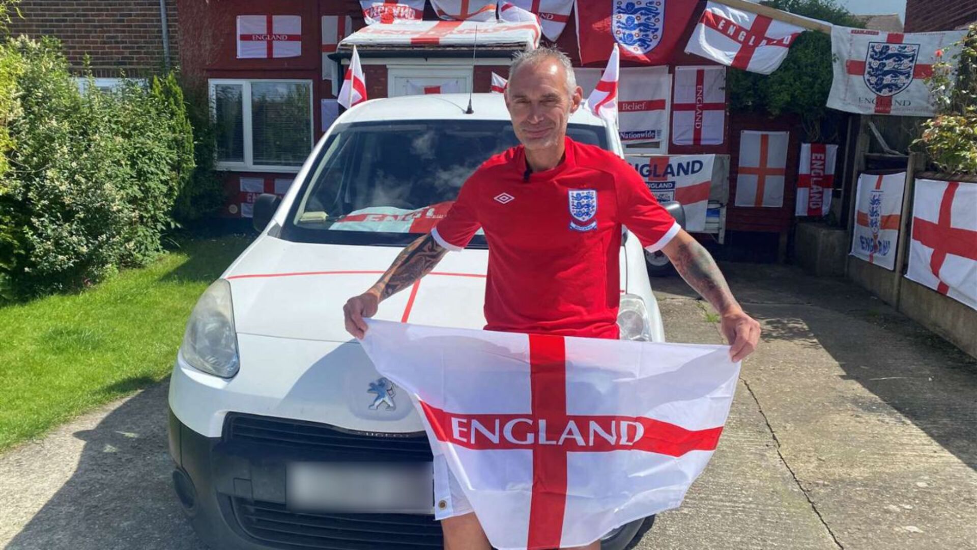 Avid Football Fan Covers His Entire House With England's Football Flag ...
