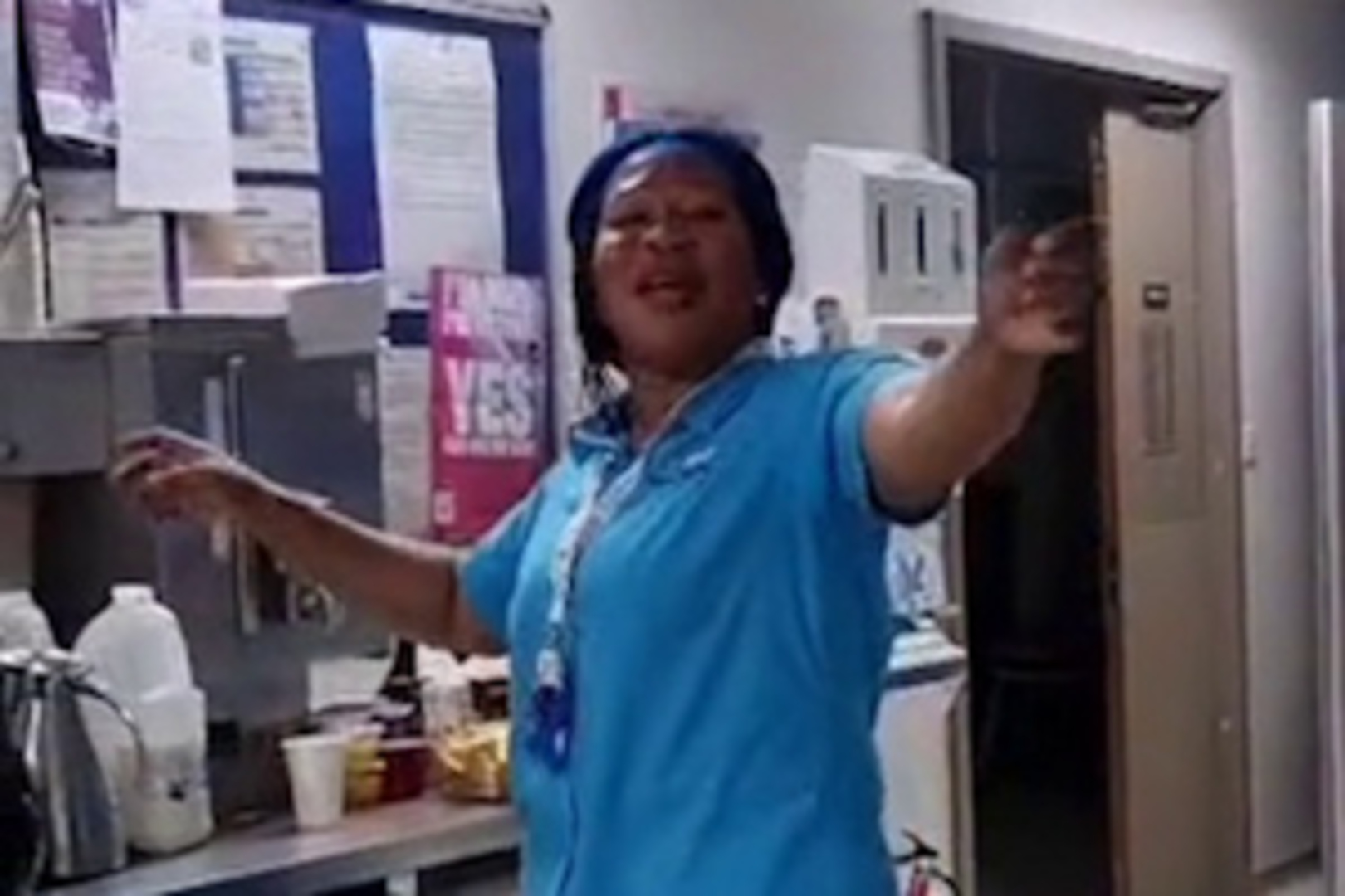 Ward Host Spreads Joy by Singing to Patients | Jukin Licensing