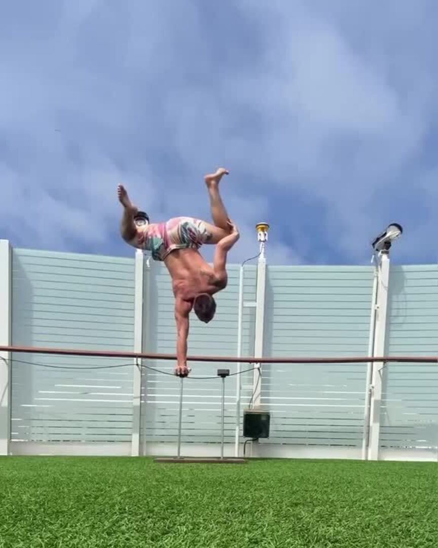 Man Attempts Beautiful Poses While Balancing One-Handed Handstand | Jukin Licensing
