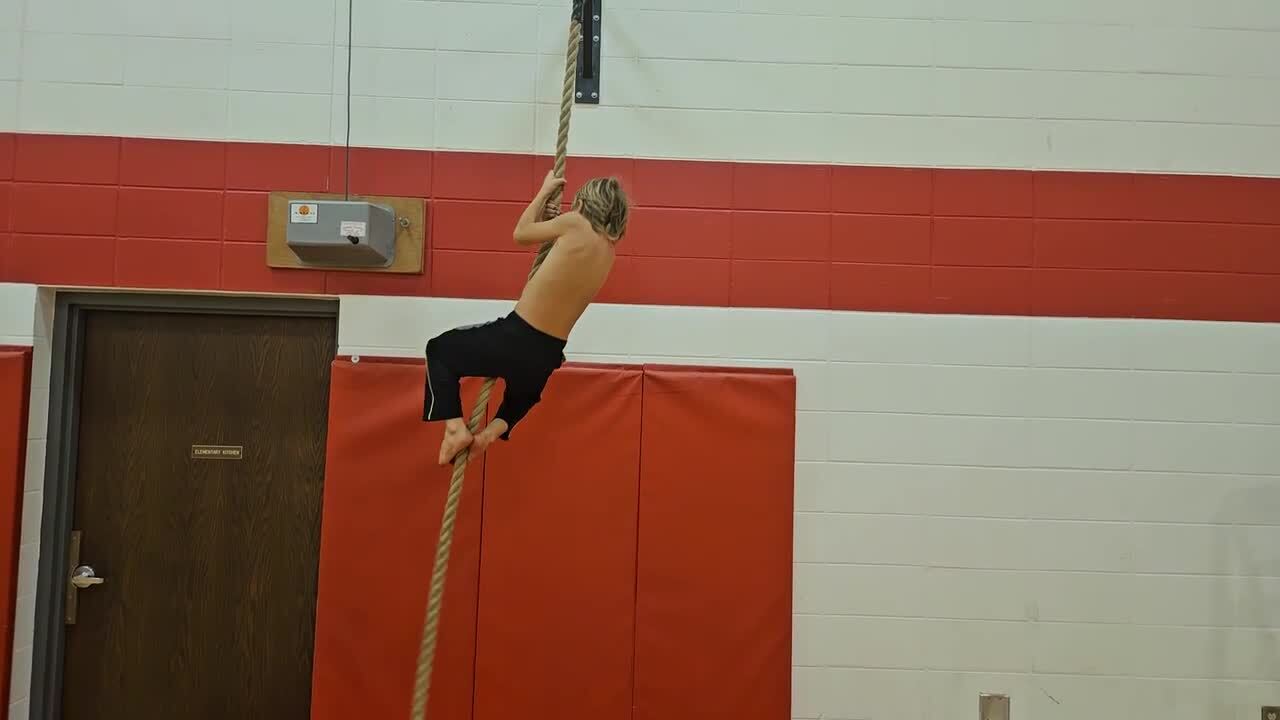 Guy with No Legs Does Rope Pull-Ups in Wheelchair | Jukin Licensing