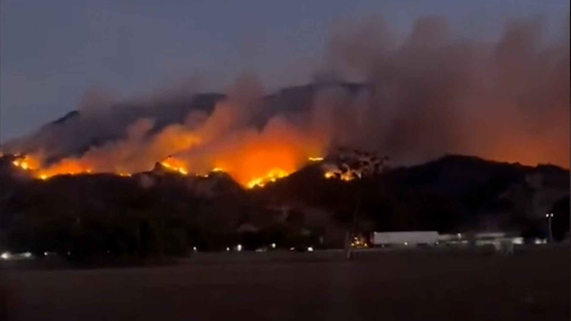 California Wildfire Intensifies Near Residential Area in Santa Paula ...