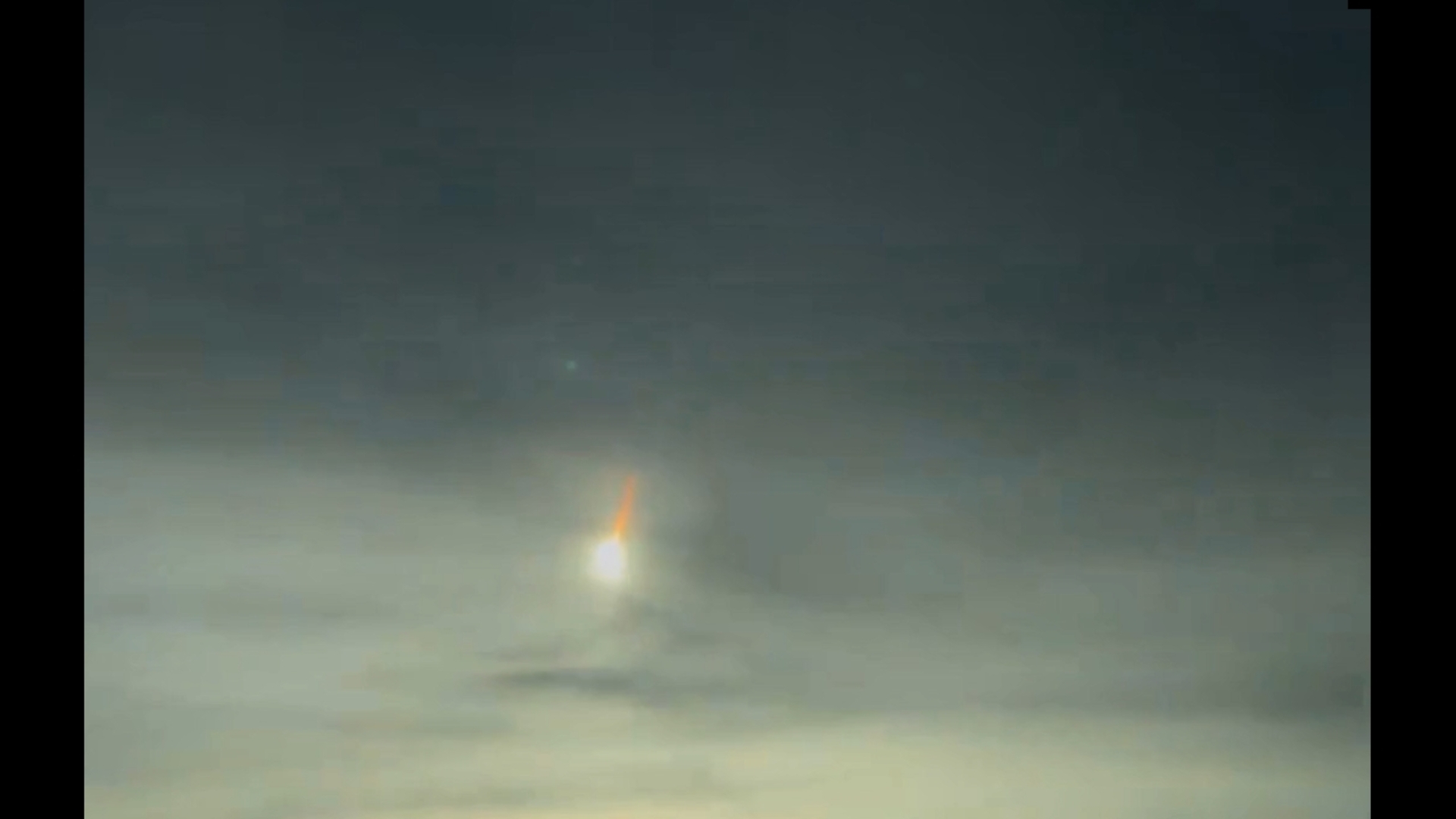 Fireball Lights Up Skies Over Northern Philippines | Jukin Licensing