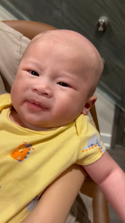 Baby's Hilarious Reactions to First Taste of Lemon | Jukin Licensing