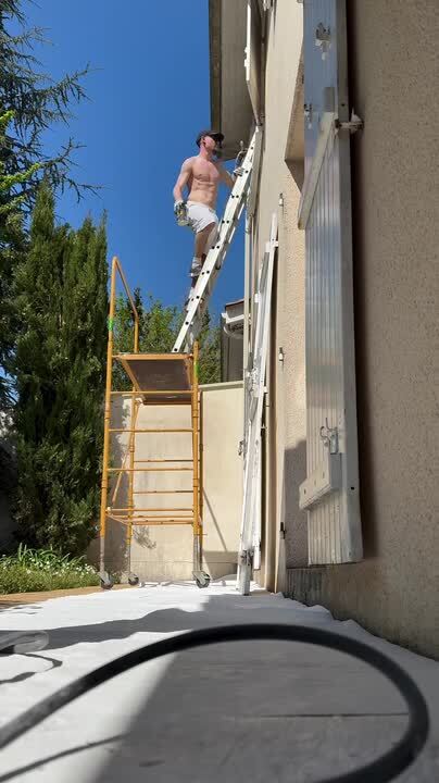 Man Falls After Scaffolding and Ladder Collapse | Jukin Licensing