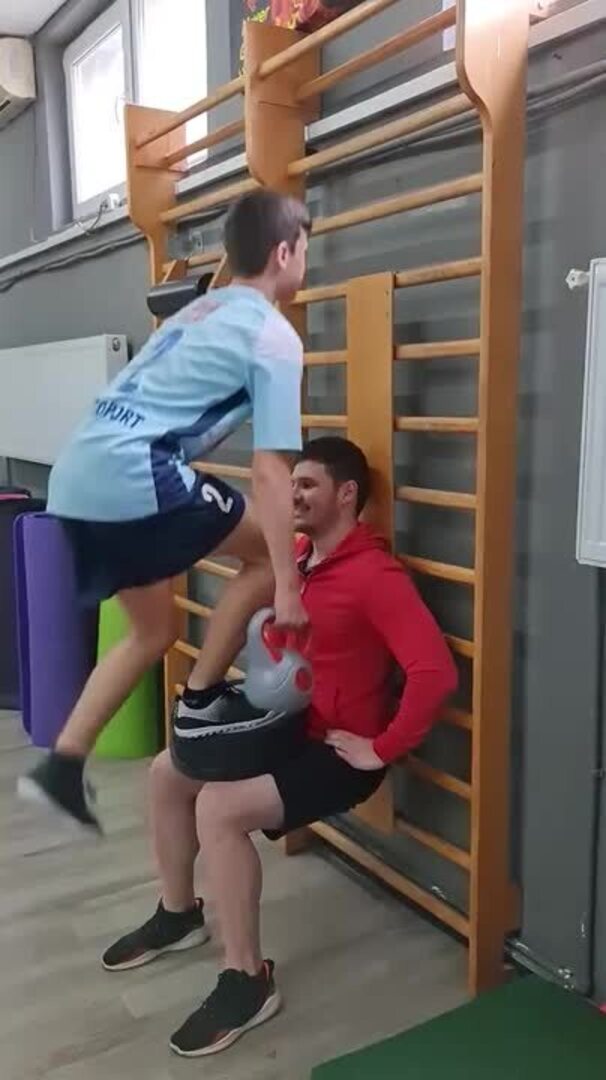 Gym Buddies Show Great Stamina | Jukin Licensing