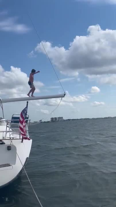 Man Slips Off Boom and Gets Tangled in Rope | Jukin Licensing