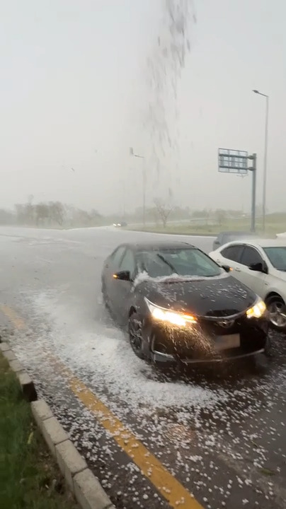 Heavy Hailstones Fall on Car From Bridge During Hailstorm in Islamabad ...