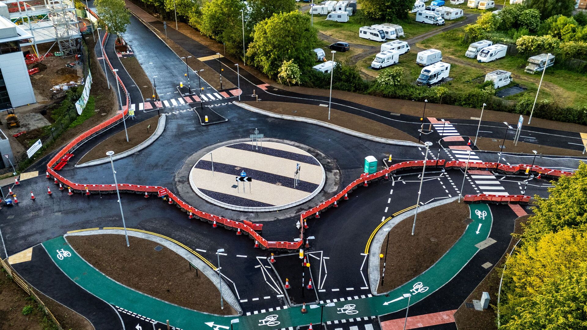 Controversial Dutch-Style Roundabout Opens in Hemel Hempstead | Jukin ...